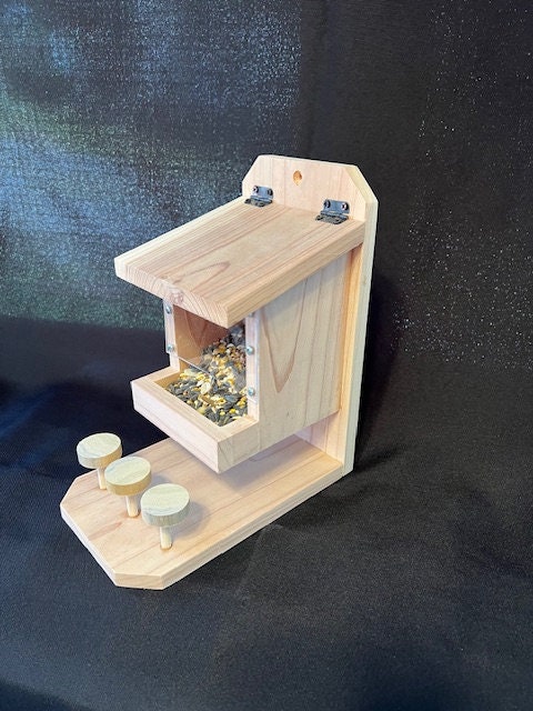 Squirrel Nut Bar Cedar Feeder Birding Wildlife Backyard Living Garden ...