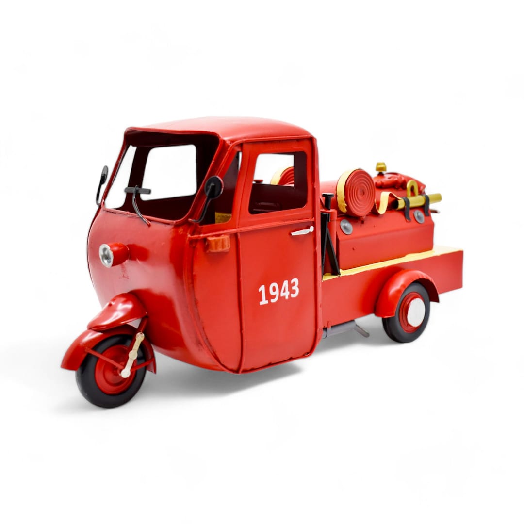 Vintage 1943 Fire Engine Metal Model, Industrial Home Decoration Red ...