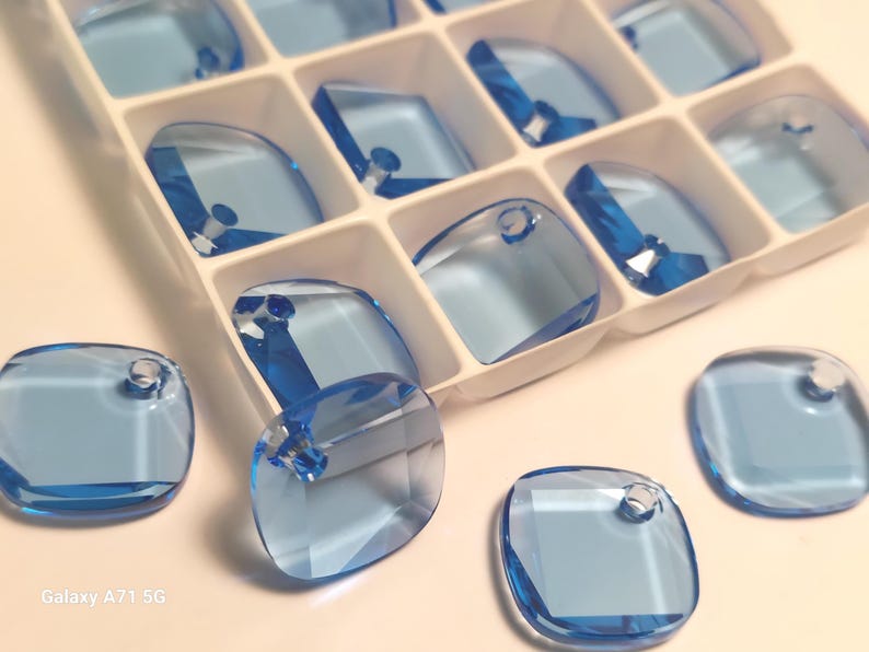 Swarovski Sapphire Blue Metro Pendants, 18mm Faceted Beads (24 Piece ...