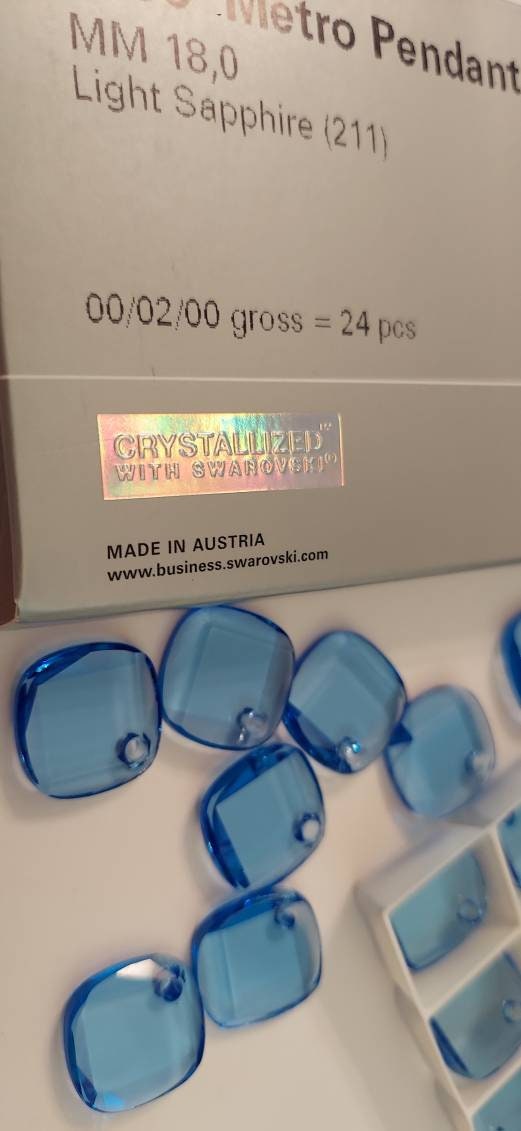 Beautiful Swarovski 6058 Full Sealed Factory Pack 18mm Light Sapphire ...