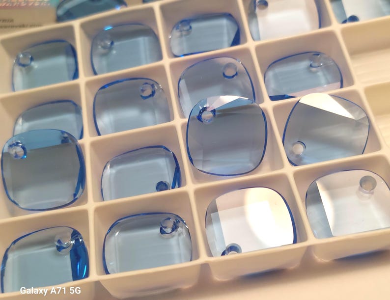 Swarovski Sapphire Blue Metro Pendants, 18mm Faceted Beads (24 Piece ...