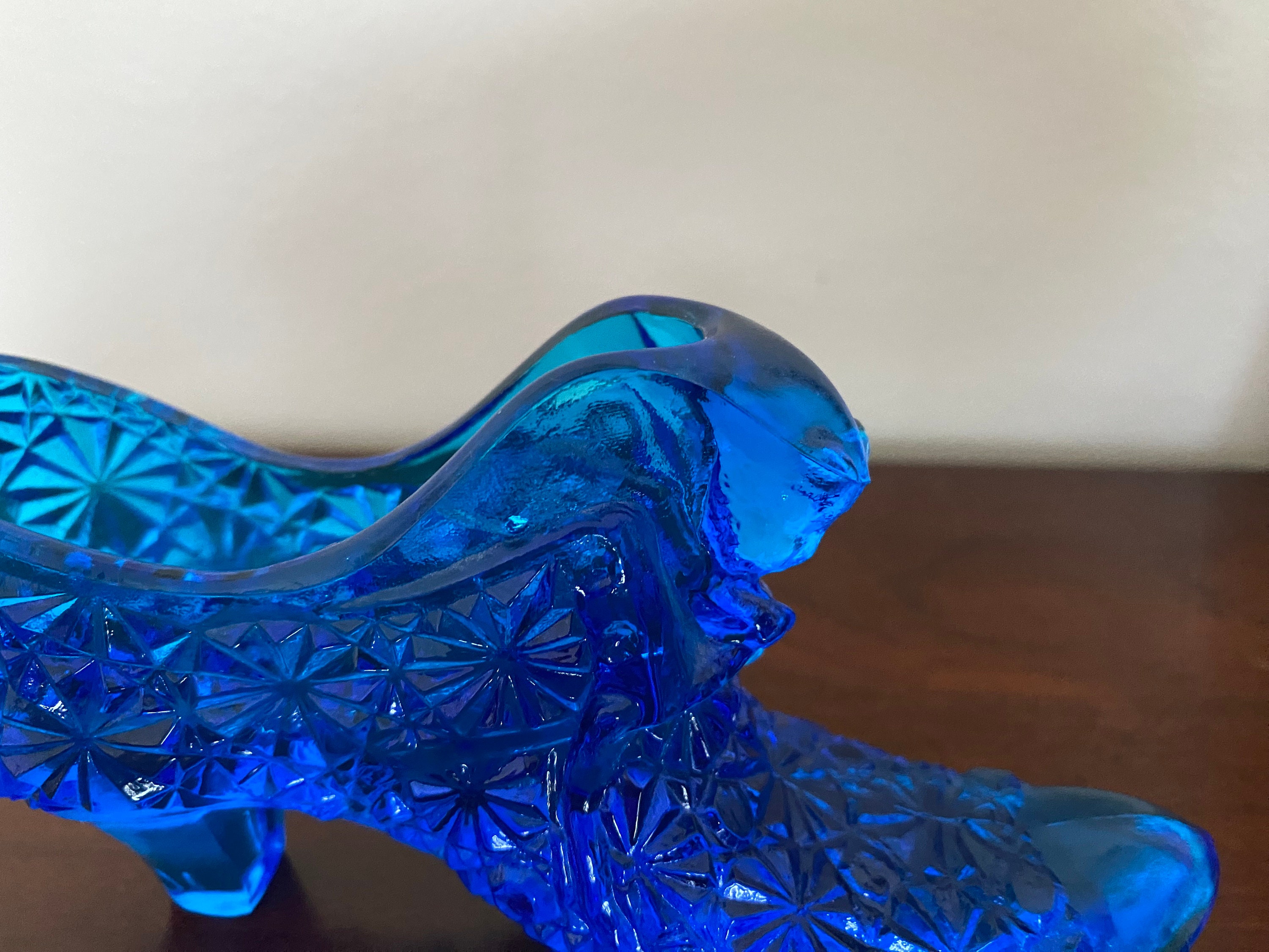 Beautiful Fenton Royal Blue Glass Shoe With Daisy & Button Pattern Cat ...