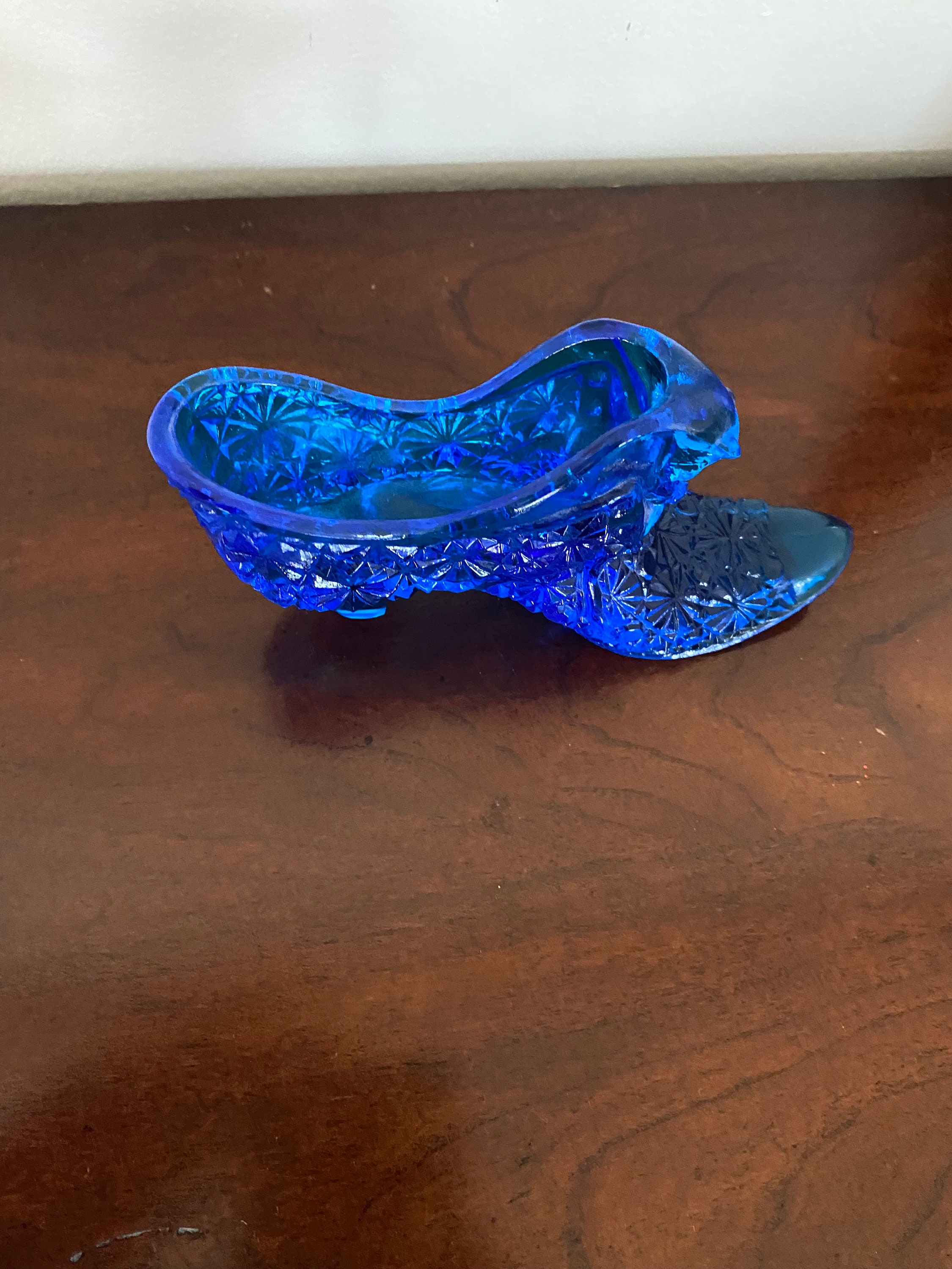Beautiful Fenton Royal Blue Glass Shoe With Daisy & Button Pattern Cat ...