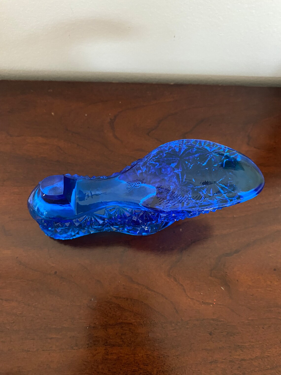 Beautiful Fenton Royal Blue Glass Shoe With Daisy & Button Pattern Cat ...