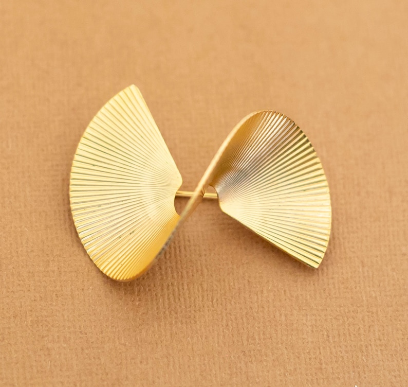 Vintage Spiral Hourglass Gold Tone Brooch - Y12 - Etsy