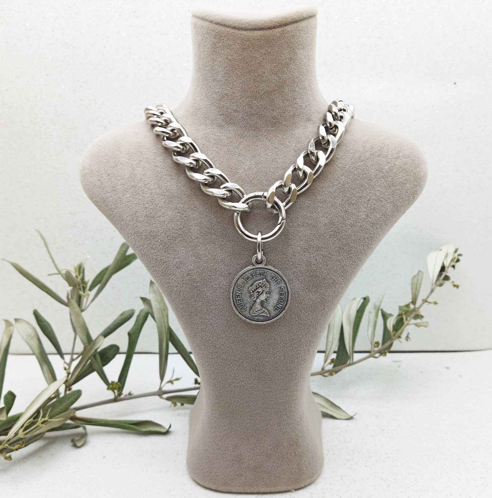 Queen Elizabeth II Coin, Cuban Link Chain Necklace British Heritage ...