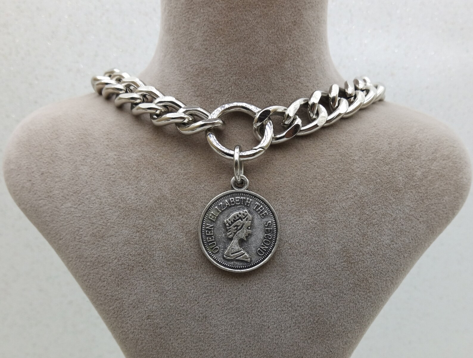 Queen Elizabeth II Coin, Cuban Link Chain Necklace - British Heritage ...