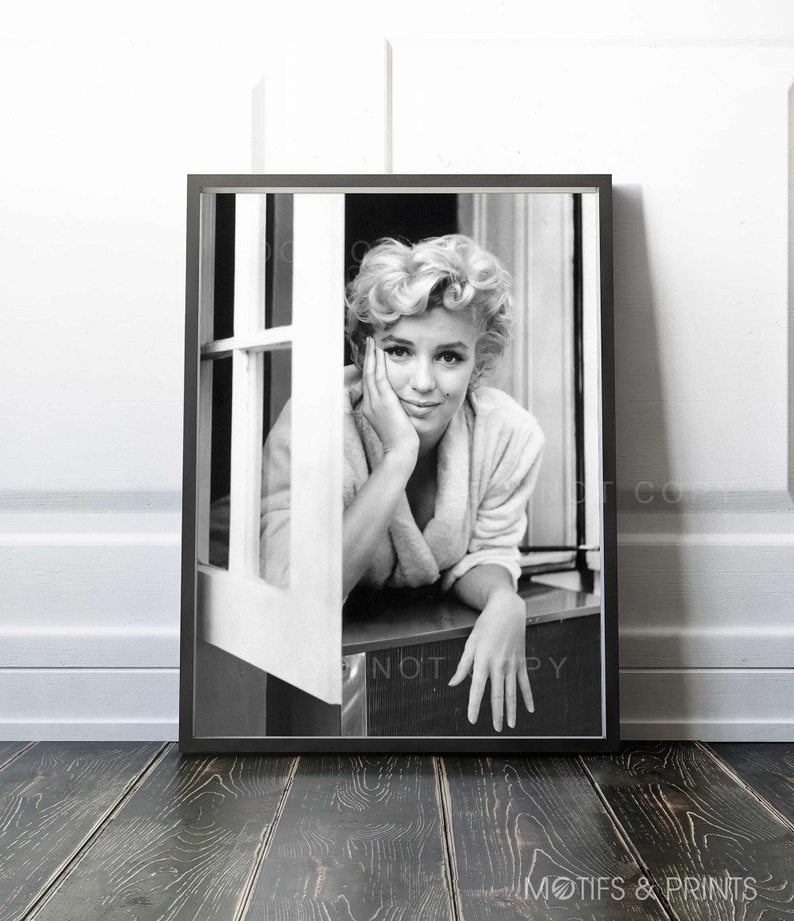 Marilyn Monroe Print | NEW YORK - 1954 Marilyn Monroe Leaning Out of a ...