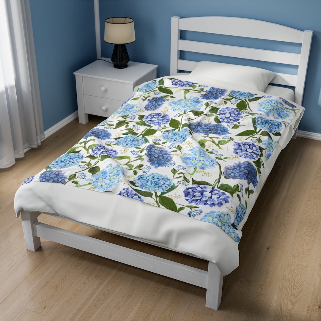 Hydrangea Blanket, Hydrangeas Plush Blanket, Gifts for Mom, Floral Blue ...