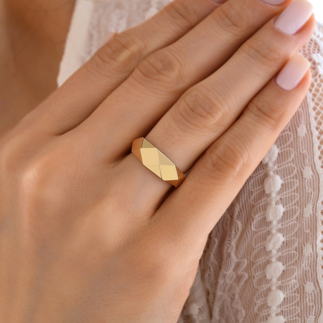 14K Solid Gold Unique Wedding Band, Diamond Cut Gold Ring, Unisex ...