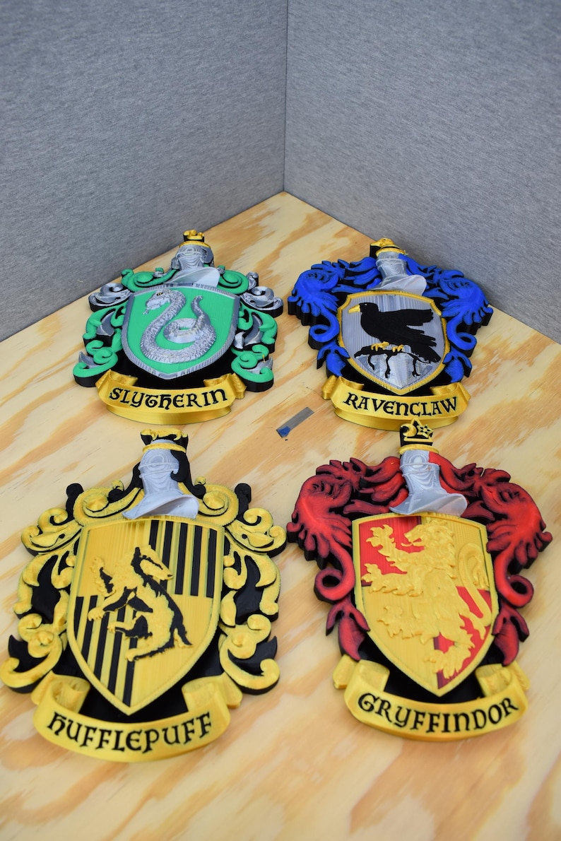 Hogwarts House Crest Plaque - Harry Potter Wall Decor - Etsy