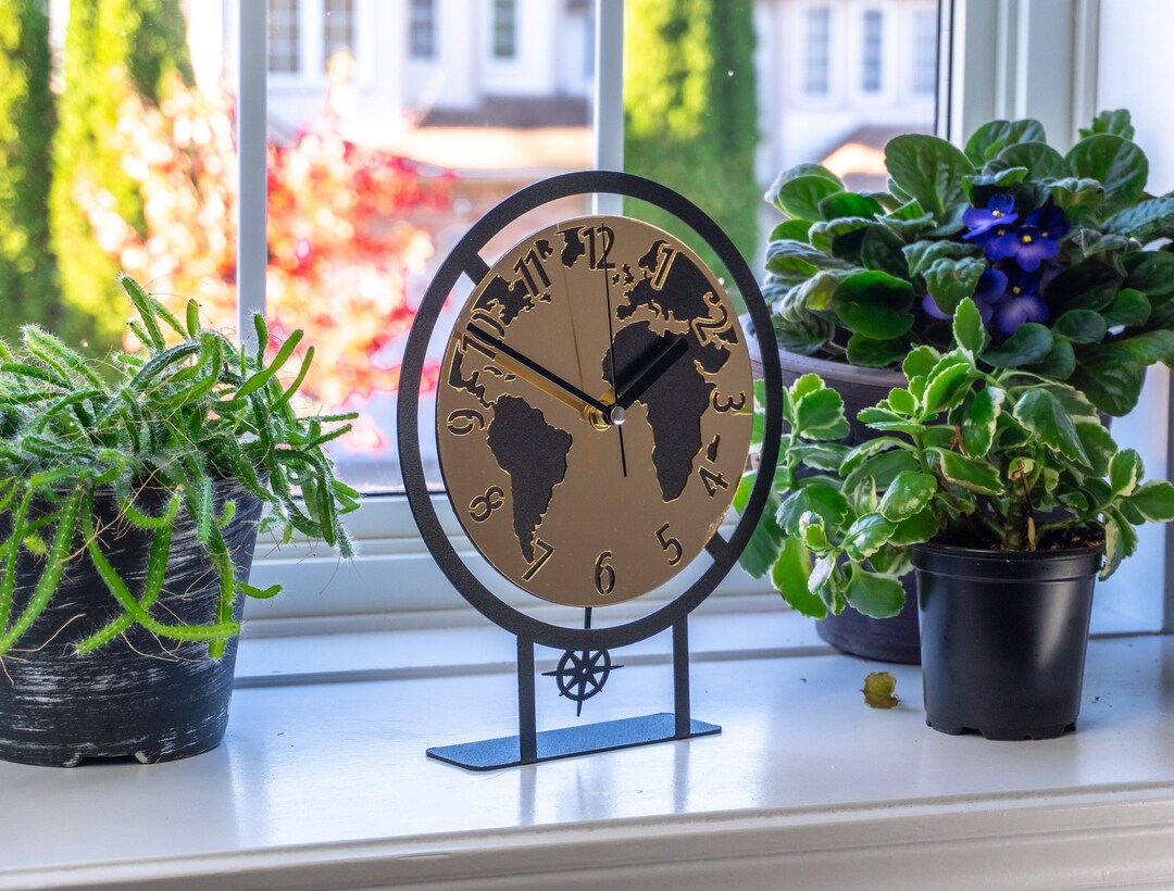 World Map Mirror Table Clock, Classic Small Round Clock, Silent Non ...