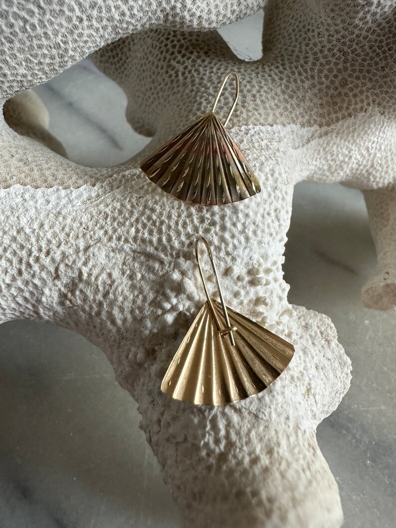Vintage 14K Laser Cut Tricolour Gold Fan French Wire Earrings - Etsy