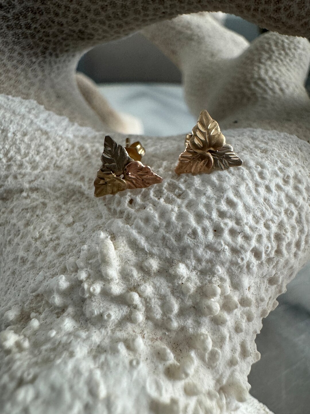 Vintage 14K Trigold Leaf Studs in Black Hills Style - Etsy