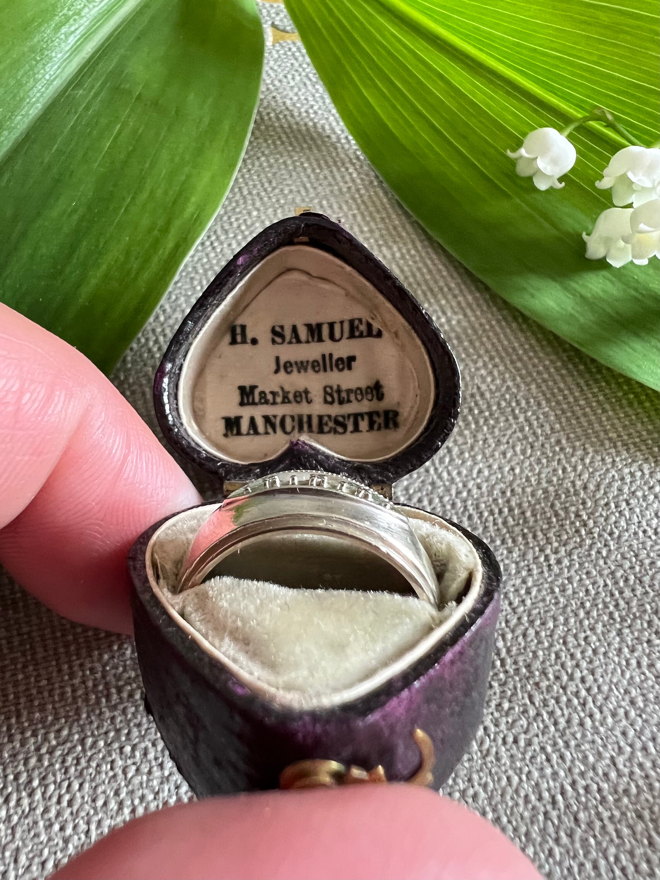 12K White Gold Art Crest Band With 3 Natural Diamonds - Etsy