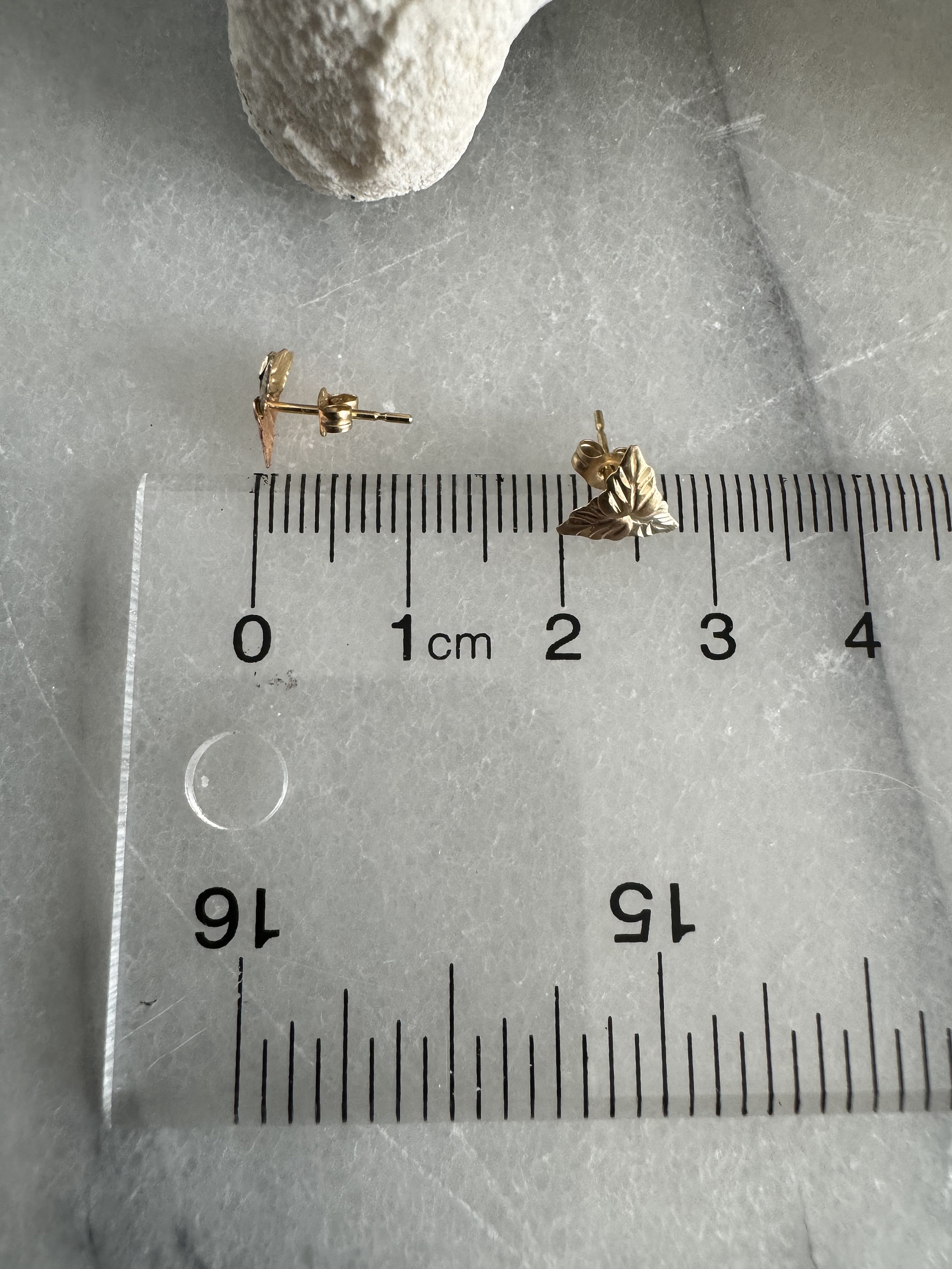 Vintage 14K Trigold Leaf Studs in Black Hills Style - Etsy