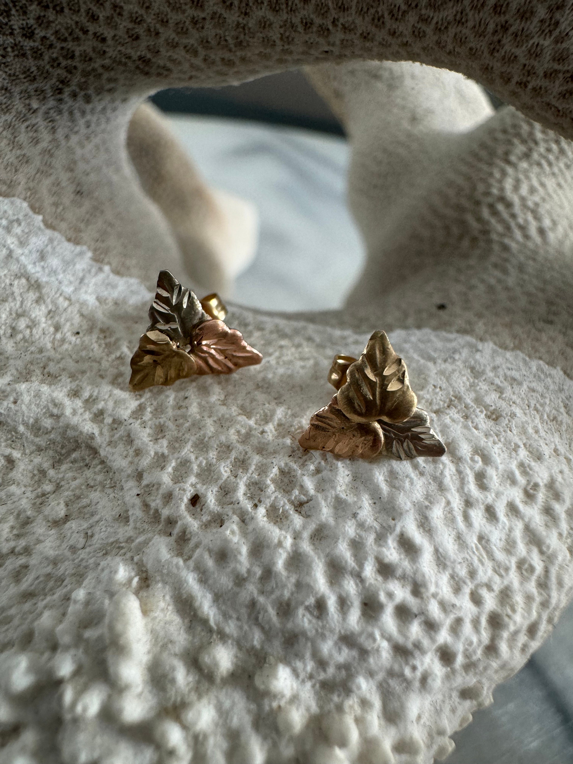 Vintage 14K Trigold Leaf Studs in Black Hills Style - Etsy