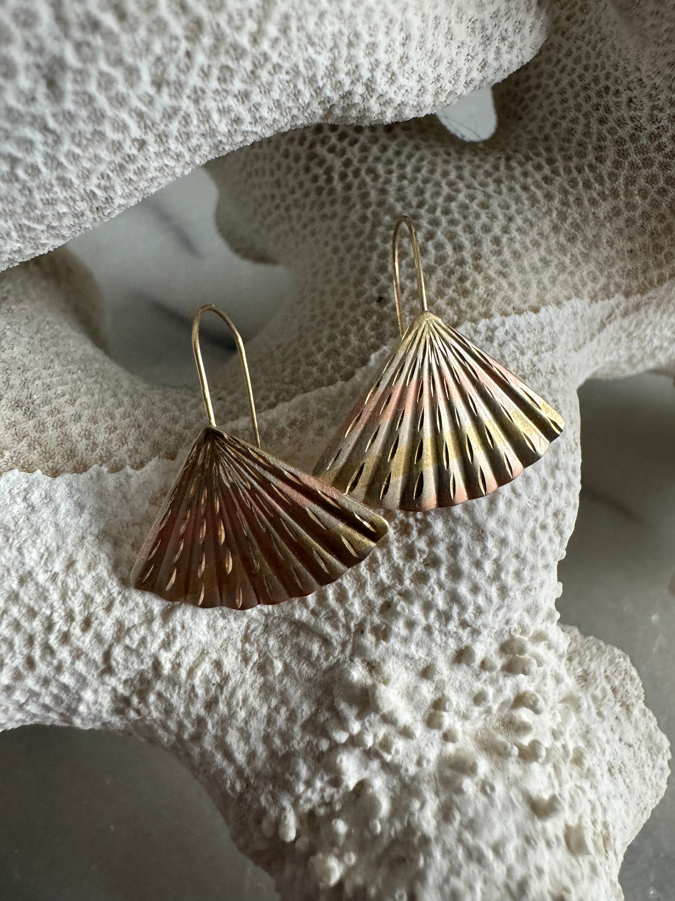 Vintage 14K Laser Cut Tricolour Gold Fan French Wire Earrings - Etsy