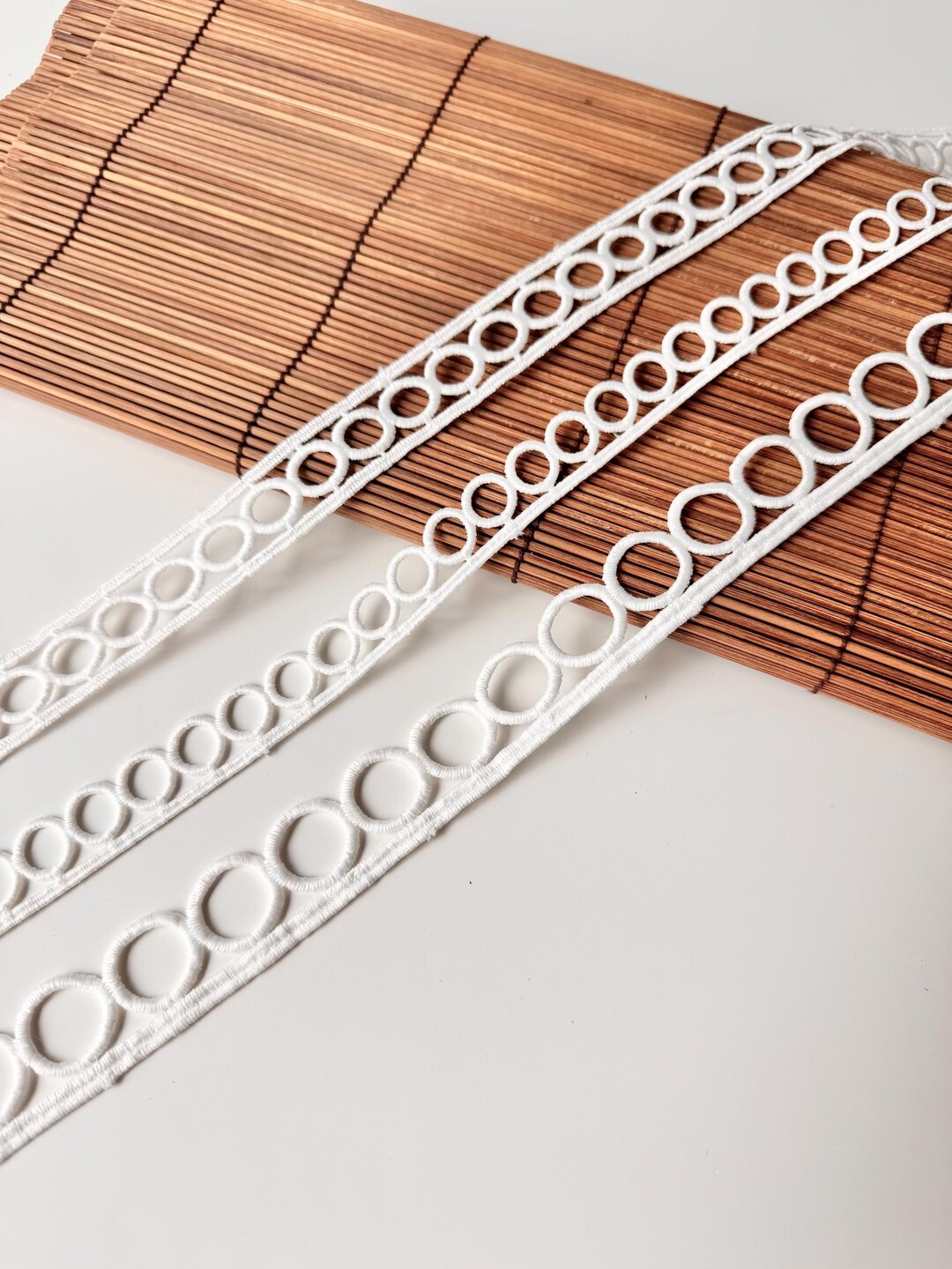 Ivory Circle Lace Trim: Round Loop Vintage Guipure Ribbon, Chain Venice ...