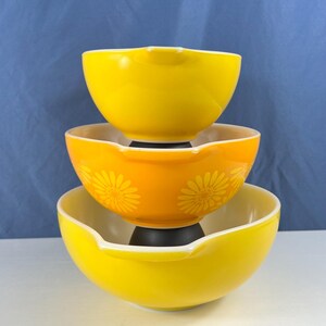 Vintage Pyrex Orange Yellow Sunflower Daisy Cinderella Nesting Mixing ...