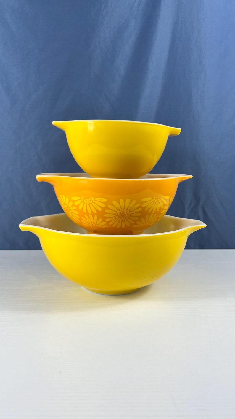 Vintage Pyrex Orange Yellow Sunflower Daisy Cinderella Nesting Mixing ...