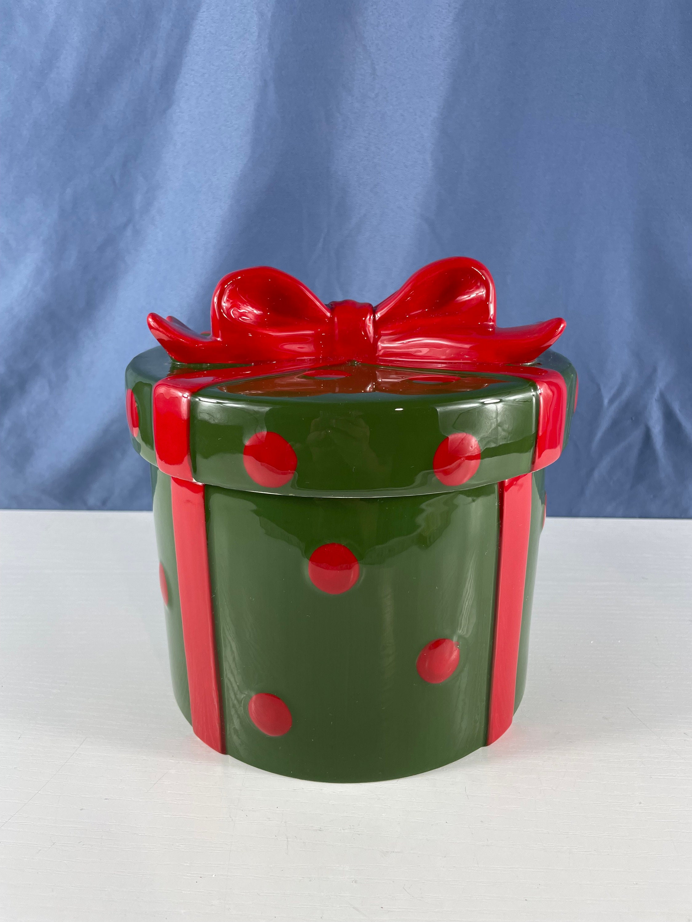 Cake Boss Christmas Ceramic Cookie Jar Green Red Bow Buddy Valastro ...