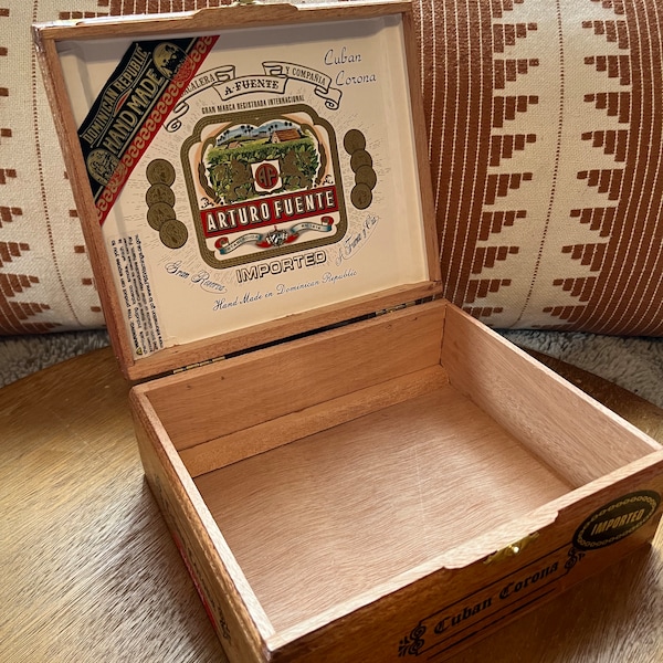 Vintage Cigar Box - Etsy