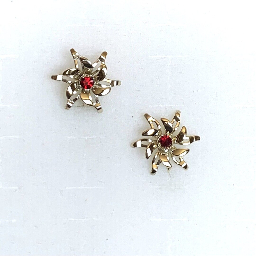 Vintage Faux Garnet Screw Back Earrings Gold Tone Flower Red Gem Center ...