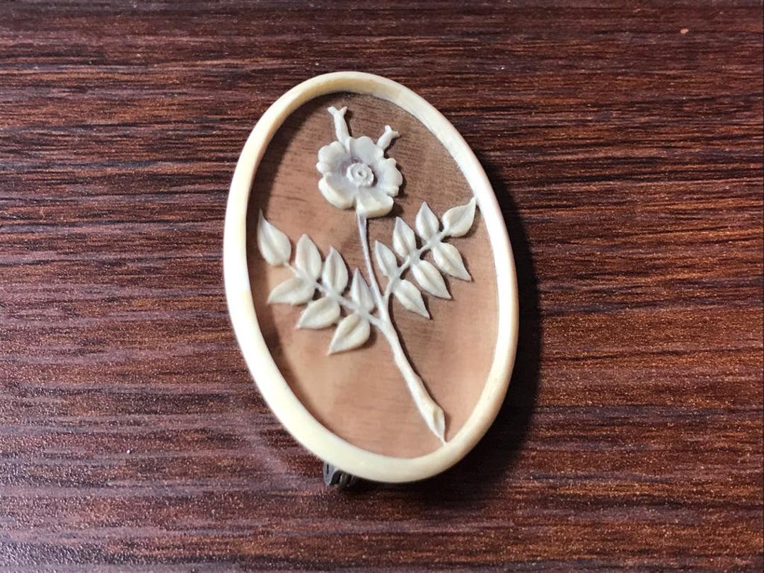 Vintage Wood Flower Brooch - Etsy