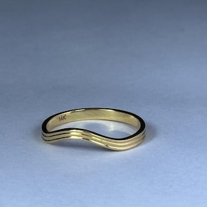 14k Solid Gold Plain Stacking Ring Simple Curved Wedding Band Curved ...