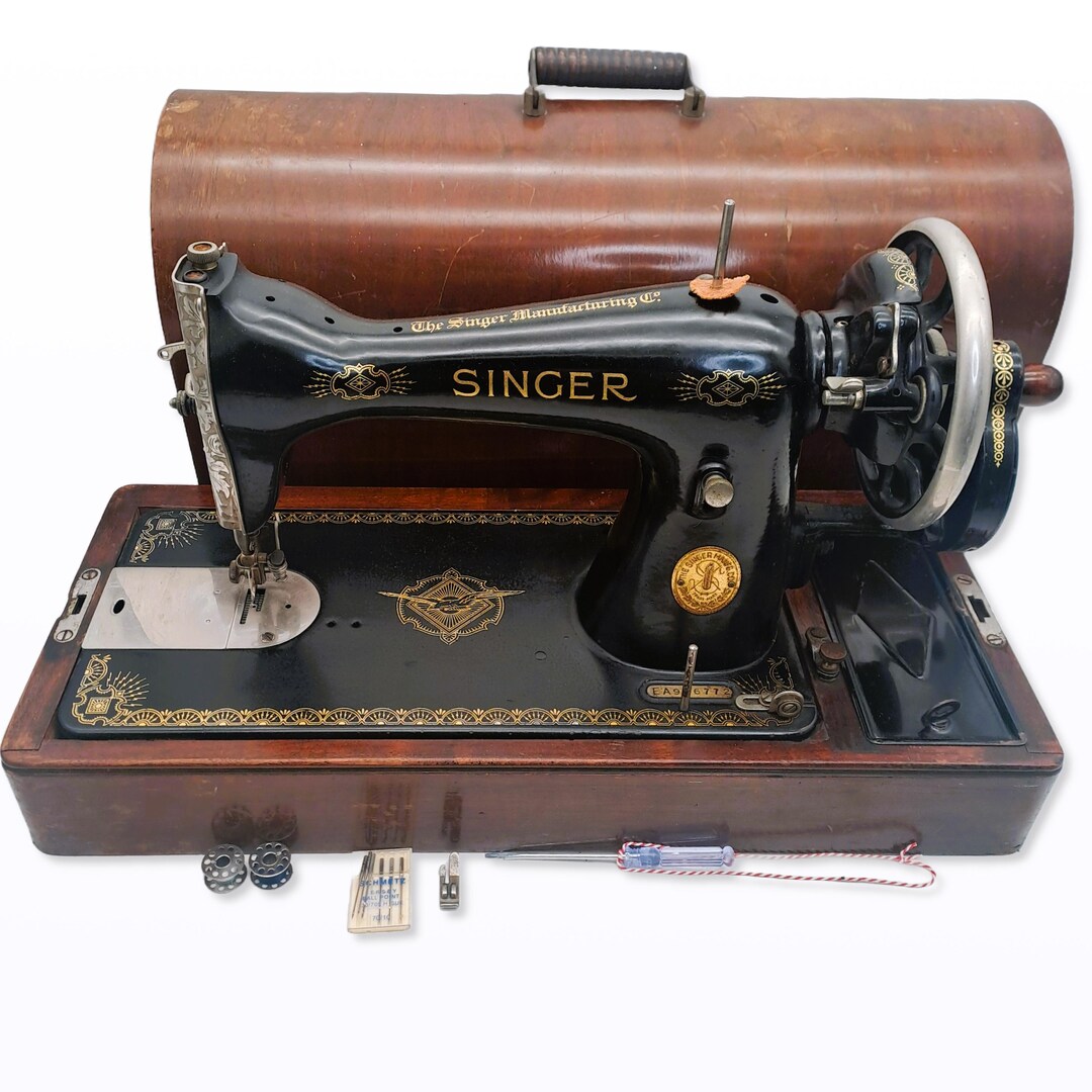 Singer Hand Crank Sewing Machine – Model 15K – Serial No. EA956772 ...