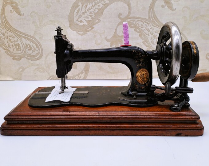 Singer Antique Crank Sewing Machine "new Family" Model 12 From the ...