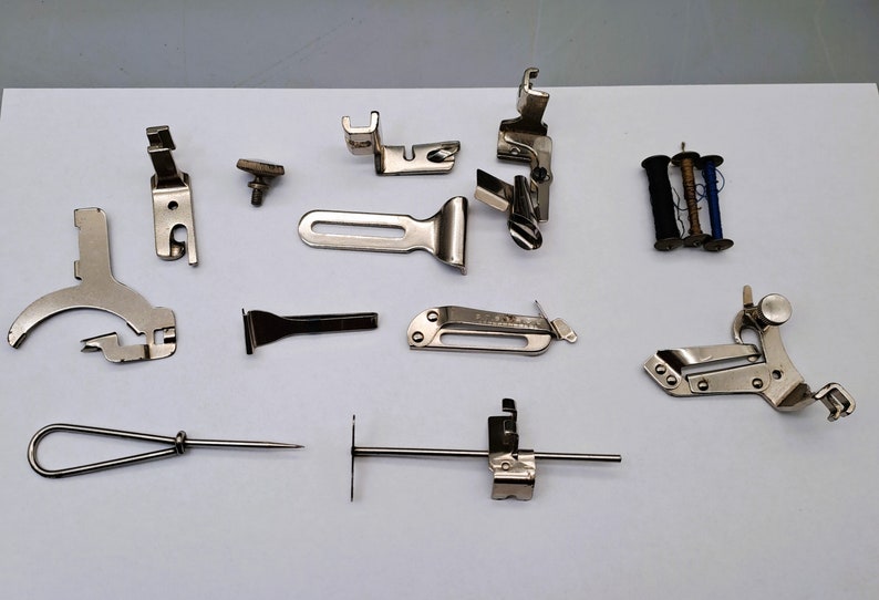 Singer Brand Crank Sewing Machine Year 1917 Model 128K With Accessories ...