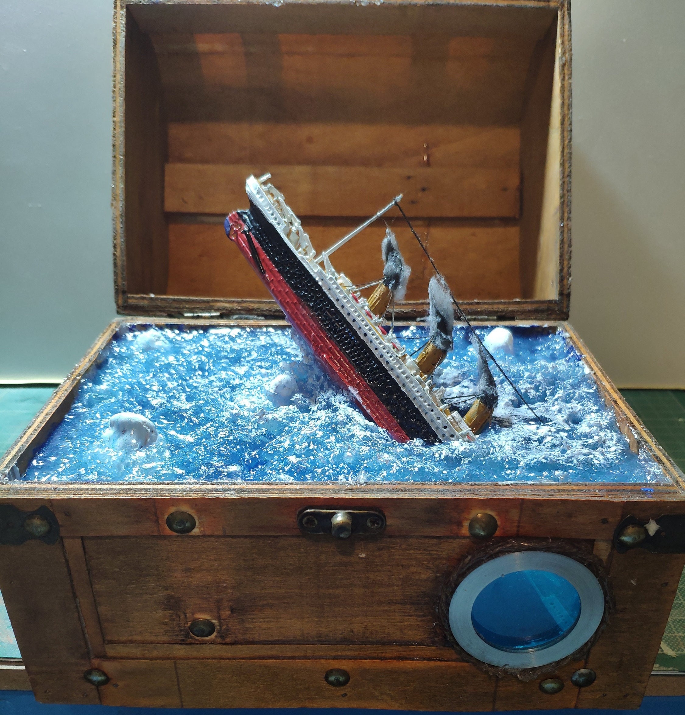 Titanic Sinks Diorama - Etsy