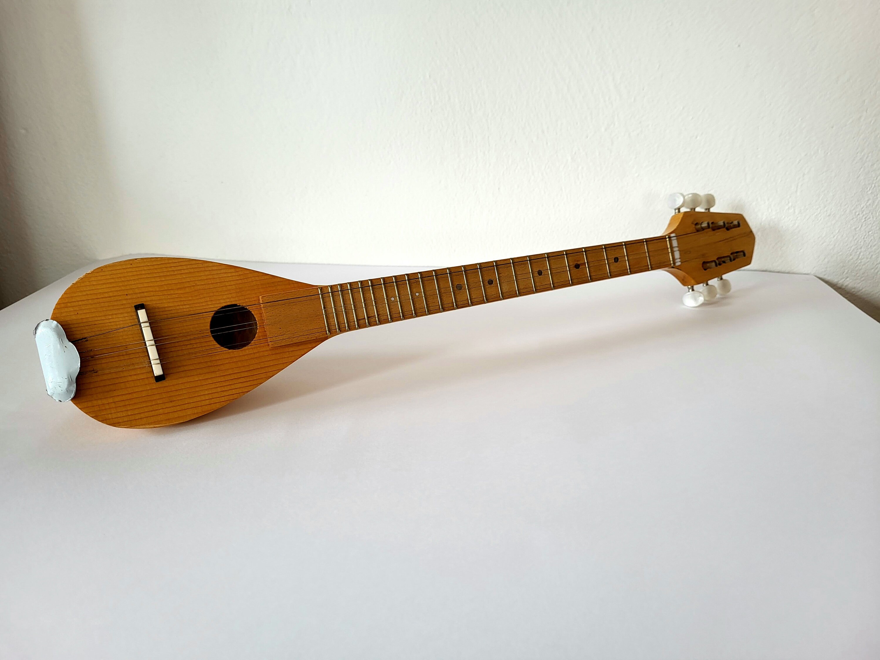 Medieval Lizard Instrument