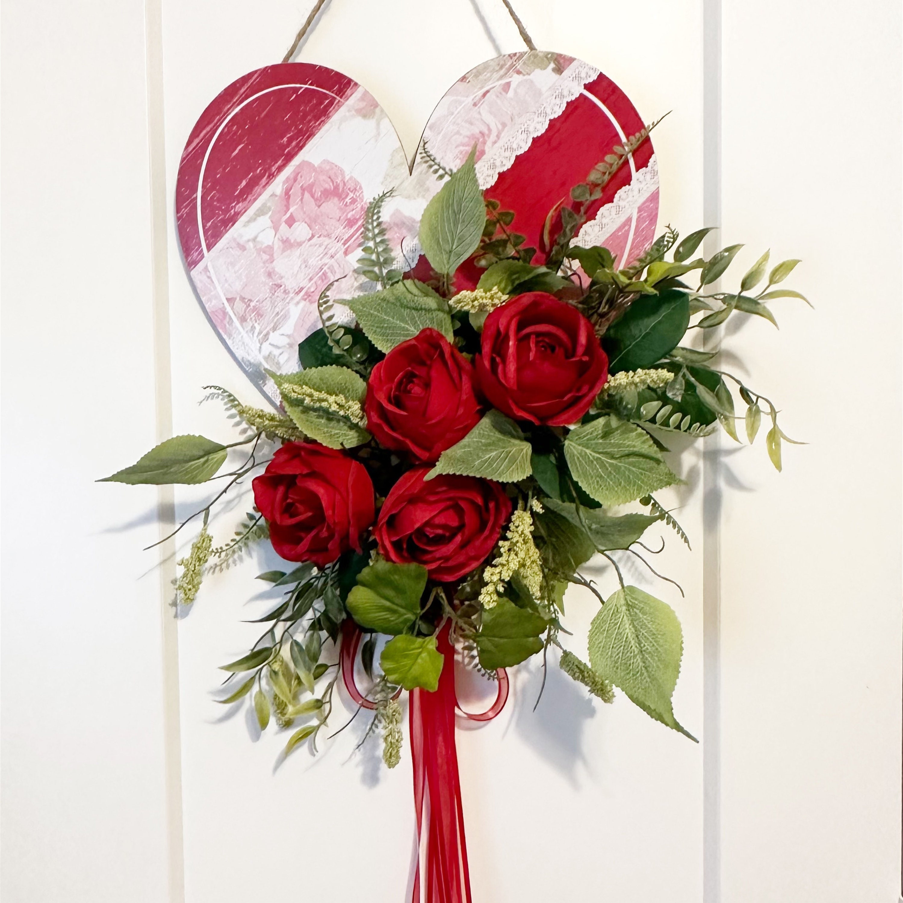 Red and Pink Wall Hanging, Red Roses Vintage Decor, Heart With Red ...