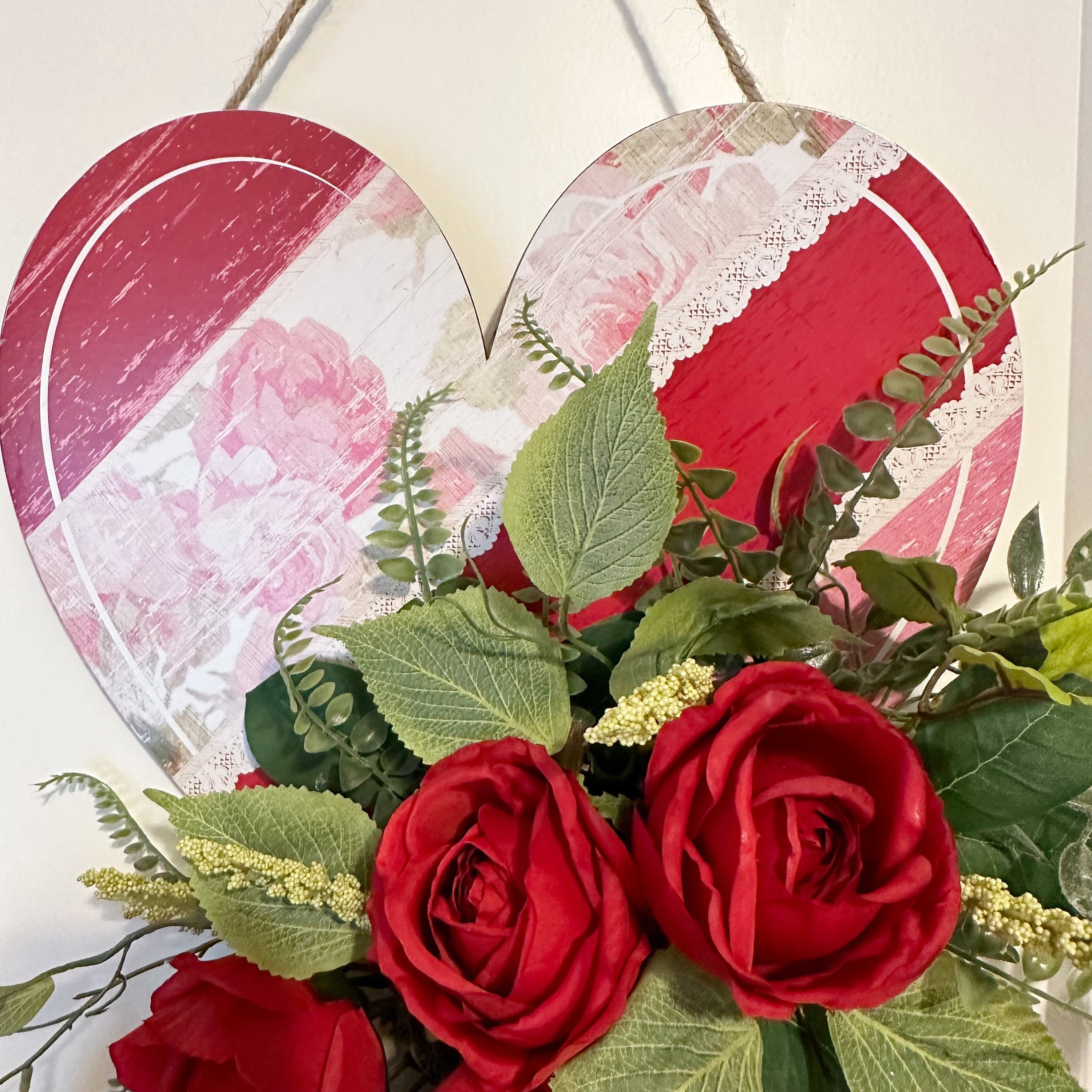 Red and Pink Wall Hanging, Red Roses Vintage Decor, Heart With Red ...