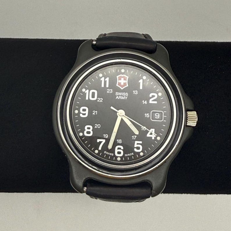 Vintage Victorinox Swiss Army Watch : Field 1998 Leather Strap Working ...