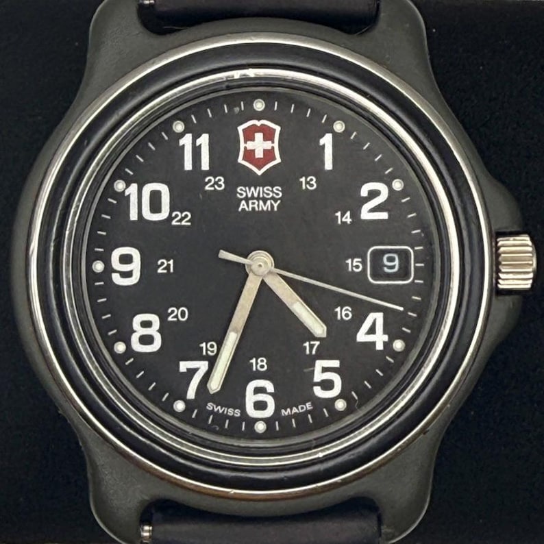 Vintage Victorinox Swiss Army Watch : Field 1998 Leather Strap Working ...