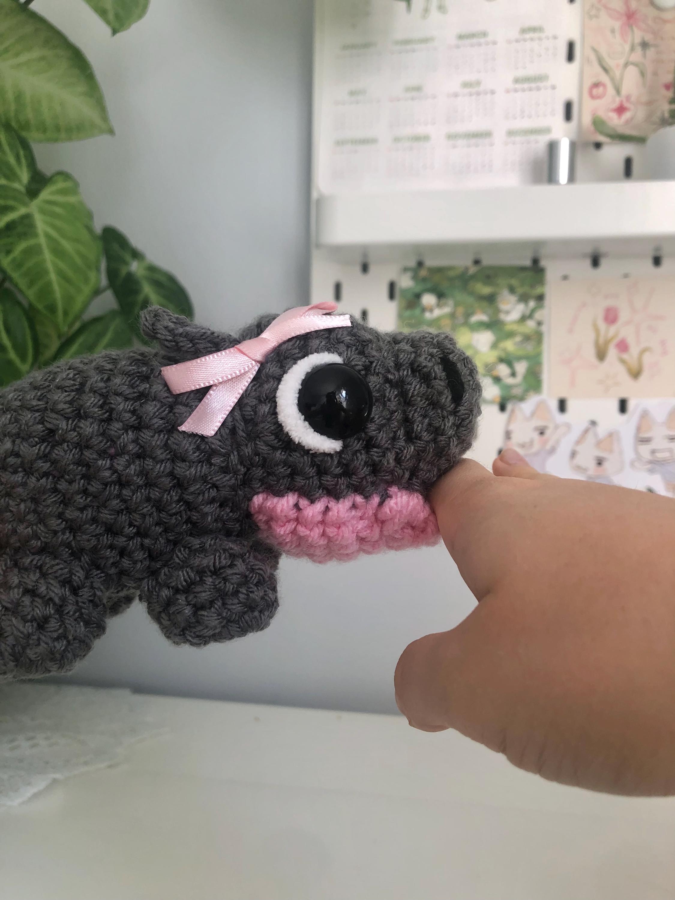 Crochet Pygmy Hippo Moo Deng Plushie, Keychain Gift for Teens, Moo Deng ...