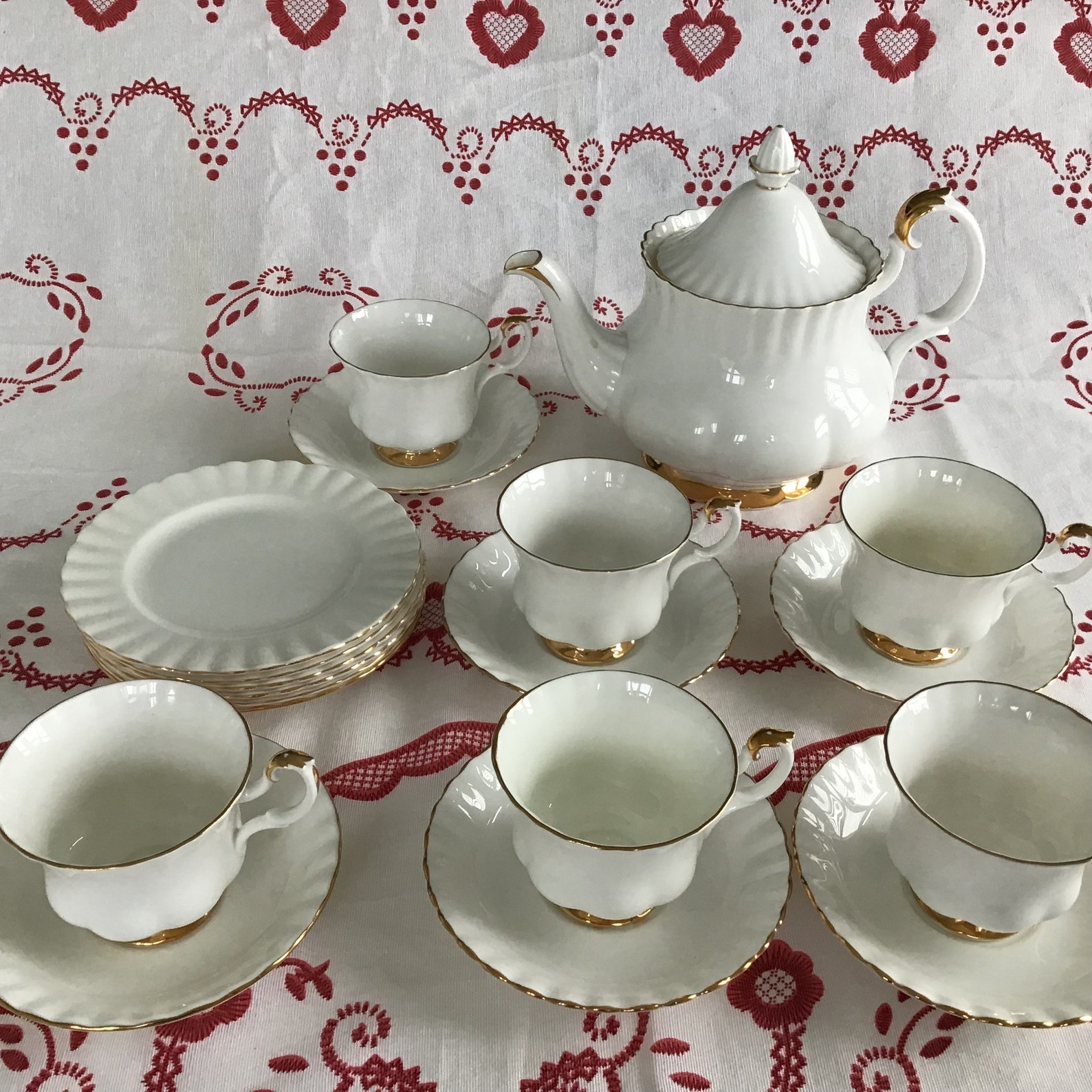 ROYAL ALBERT VAL D'or Set. Teapot 6 Cups Saucers Plates. Bone China ...