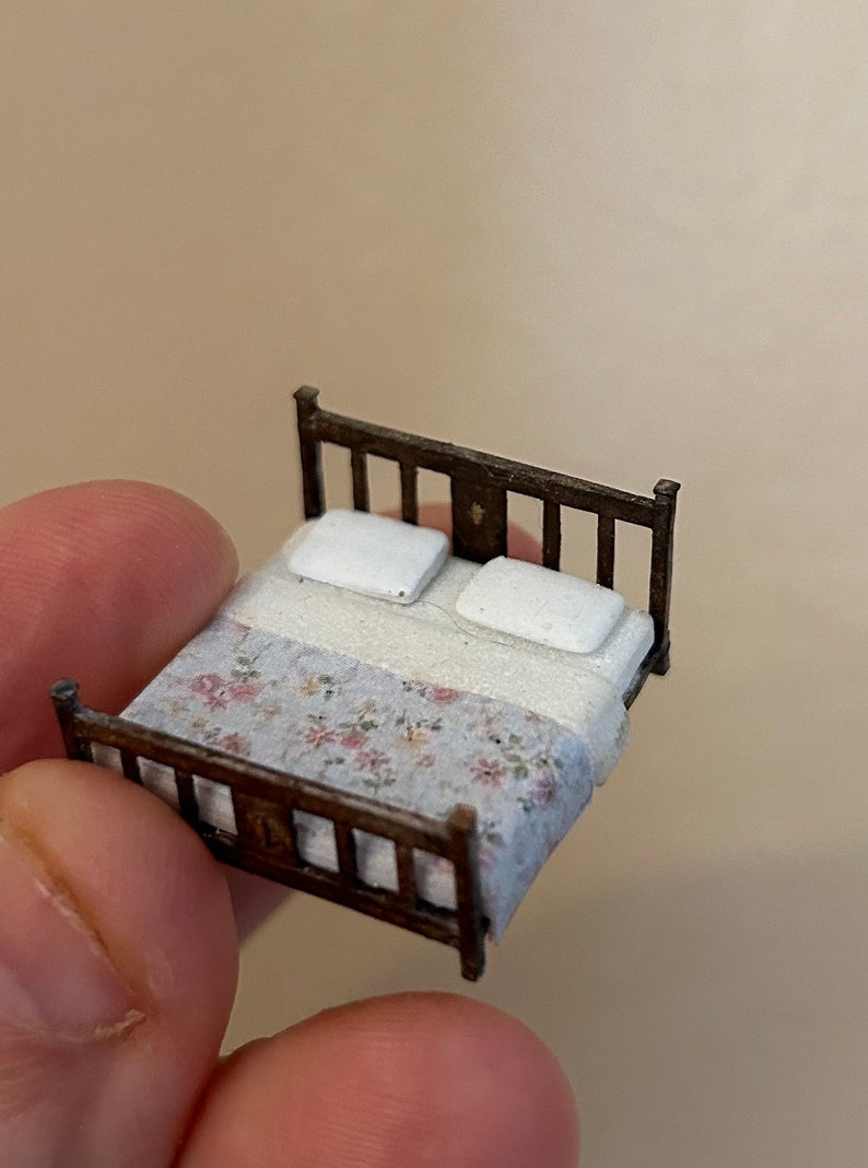 3D Resin Printed HO Scale 1:87 Queen Size Bed Frame, Mattress With ...