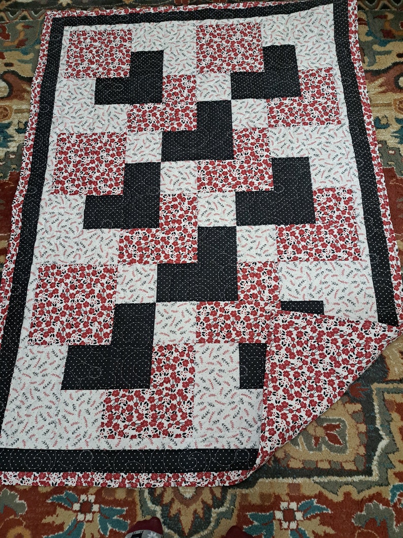 Red and Black 3 Yard Lap Quilt - Etsy