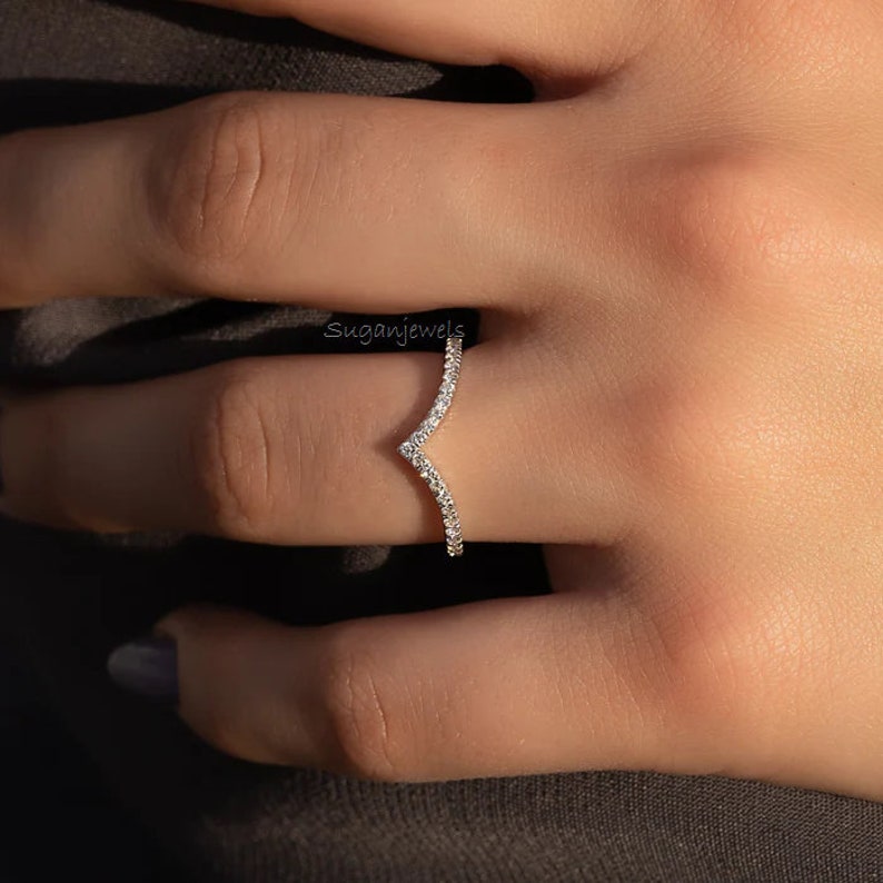 14K Gold V-shape Diamond Wedding Band: Chevron Ring - Etsy