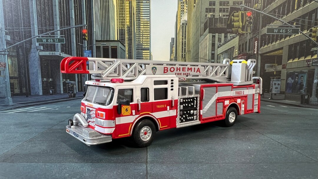 Custom Die-cast 1/87 Quint Pierce Fire Ladder Truck 2005 Bohemia Fire ...
