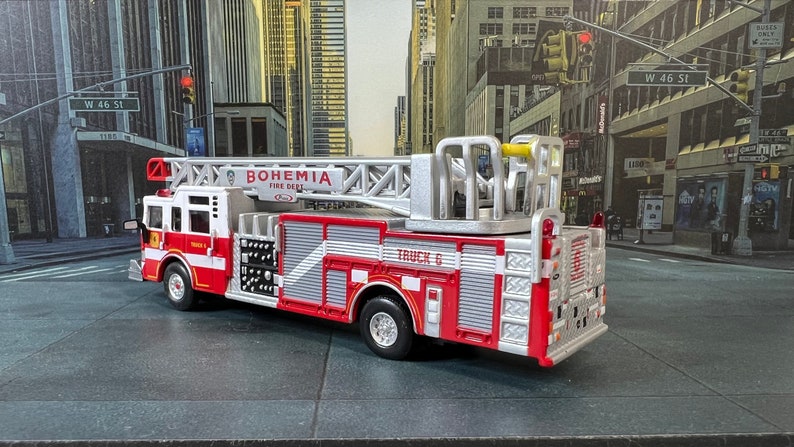 Custom Die-cast 1/87 Quint Pierce Fire Ladder Truck 2005 Bohemia Fire ...