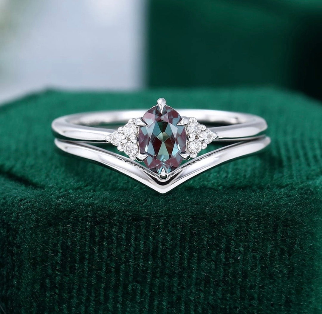 Alexandrite Oval Shaped Engagement Ring Women Vintage Alexandrite Ring ...