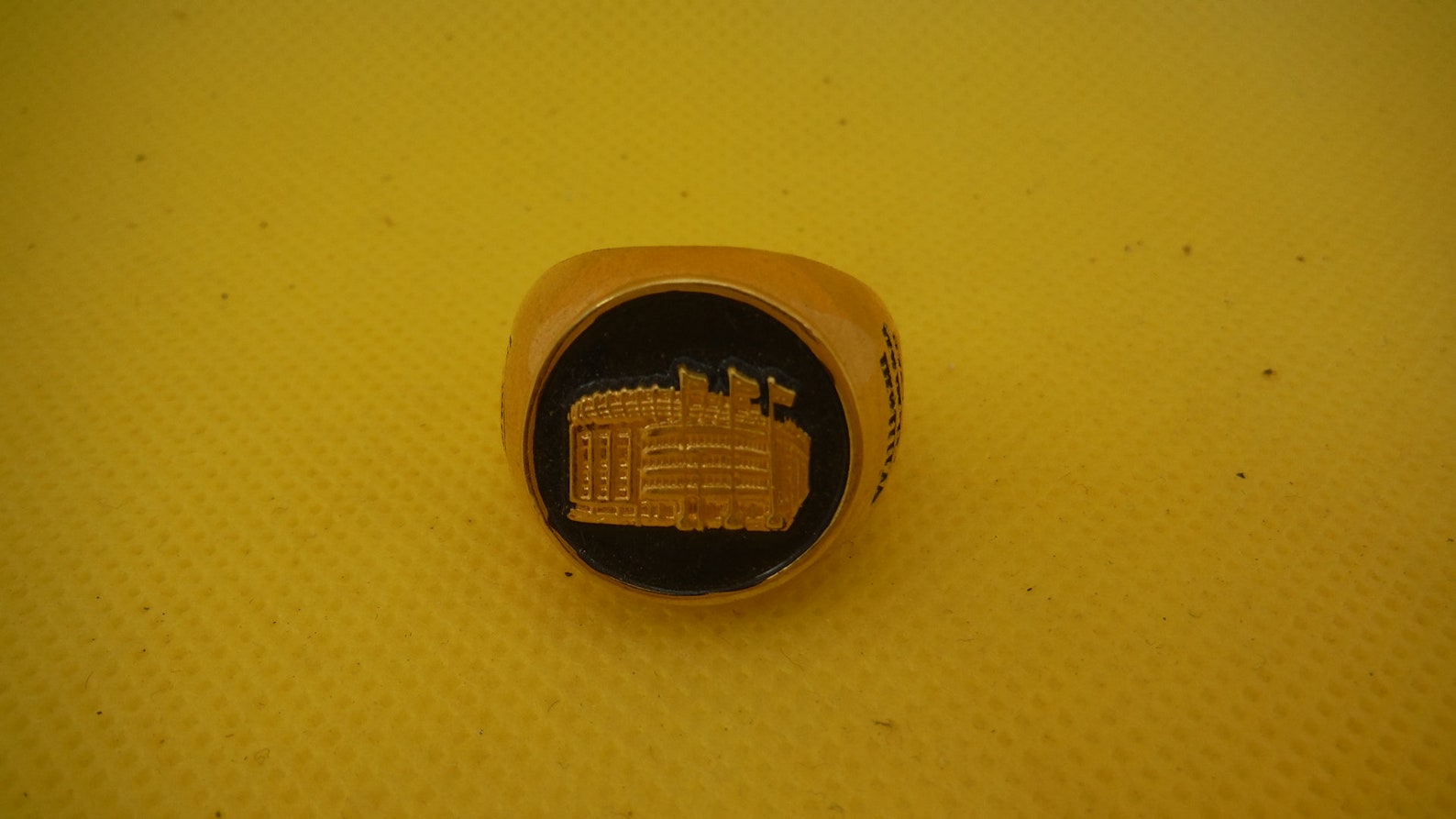 New York Yankees Fan Ring Day - Game-day Give-a-way. August 3, 2008 - Etsy