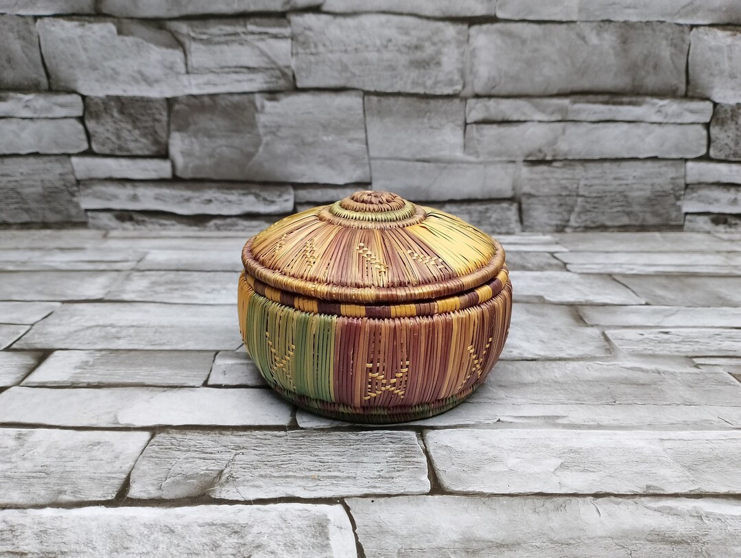 Vintage Handmade Patterned Straw Box. Vintage Decor, Rustic Decor. Free ...