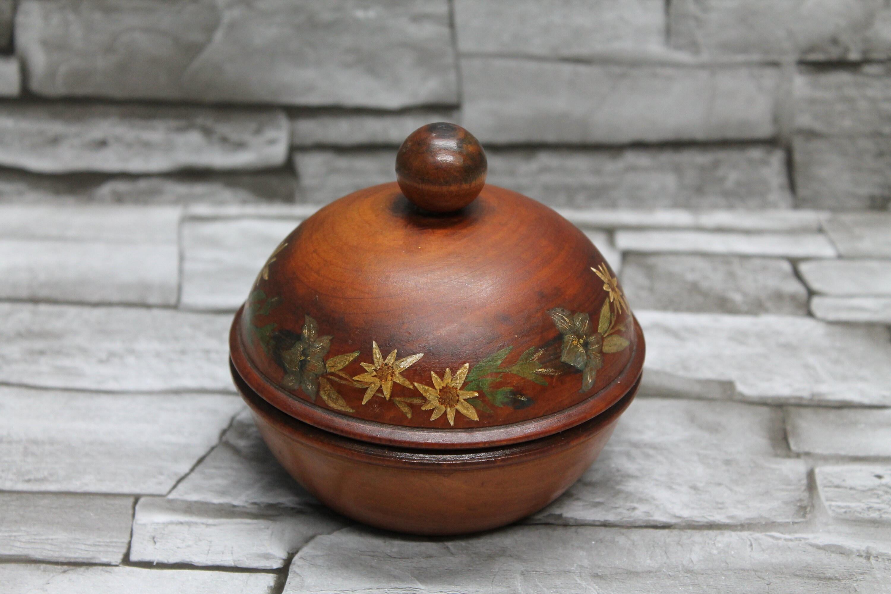Vintage Trinket Box. Candy Box. Vintage Round Wooden Box and Lid. Hand ...